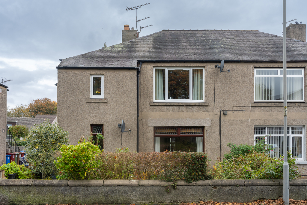 86 Alloa Road Carron Falkirk FK28EP - Kamal Estates