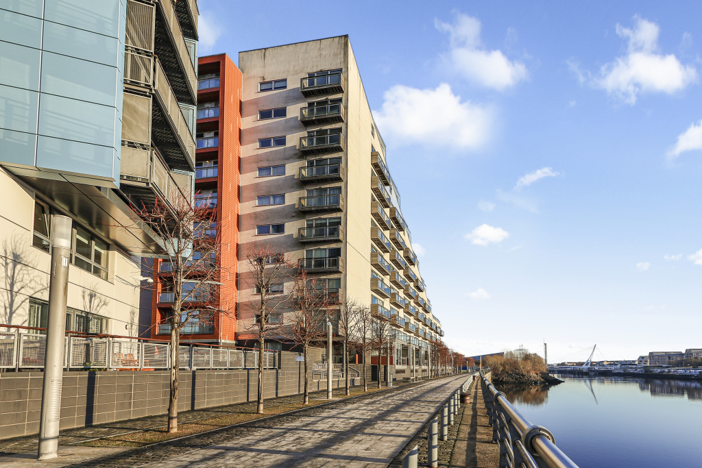 2/5 302 Meadowside Quay Walk Glasgow G11 6AX - Kamal Estates